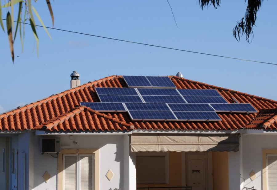 Περισσότερες από 2.300 αιτήσεις για τα φωτοβολταϊκά στέγης - iEnergeia.gr