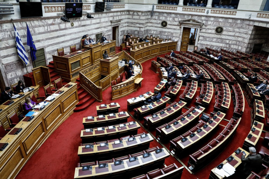 Οικονομία: Σημαντική επιβράδυνση, δημοσιονομικός κίνδυνος και δίδυμα ...